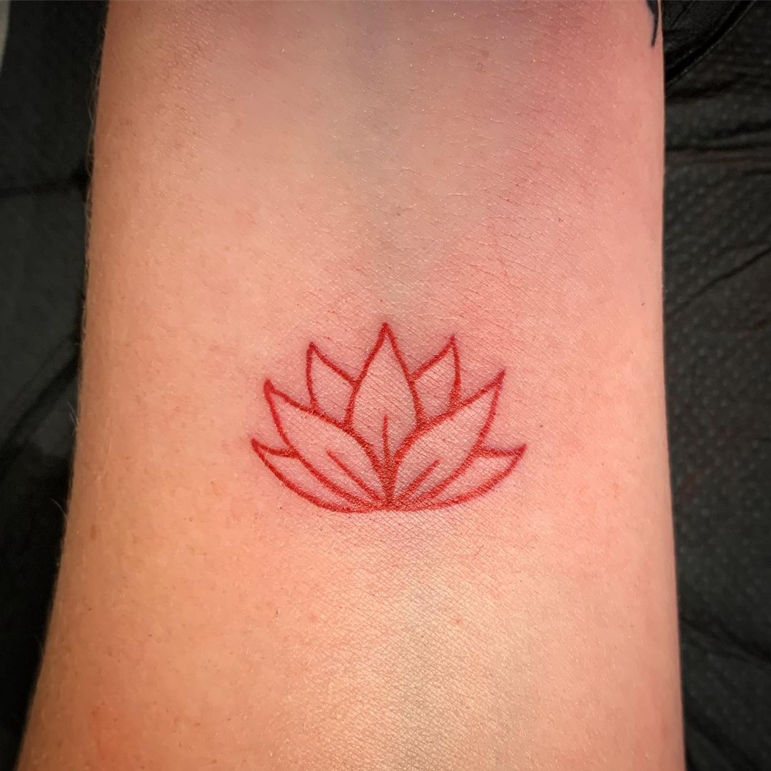 Small Red Tattoo Ideas for Women: Elegant and Bold Choices - Blissful Reads